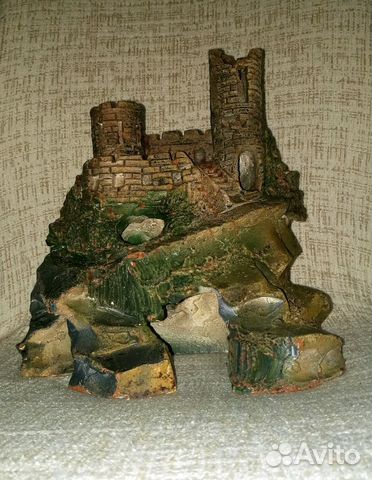 Грот развалины замка на скале